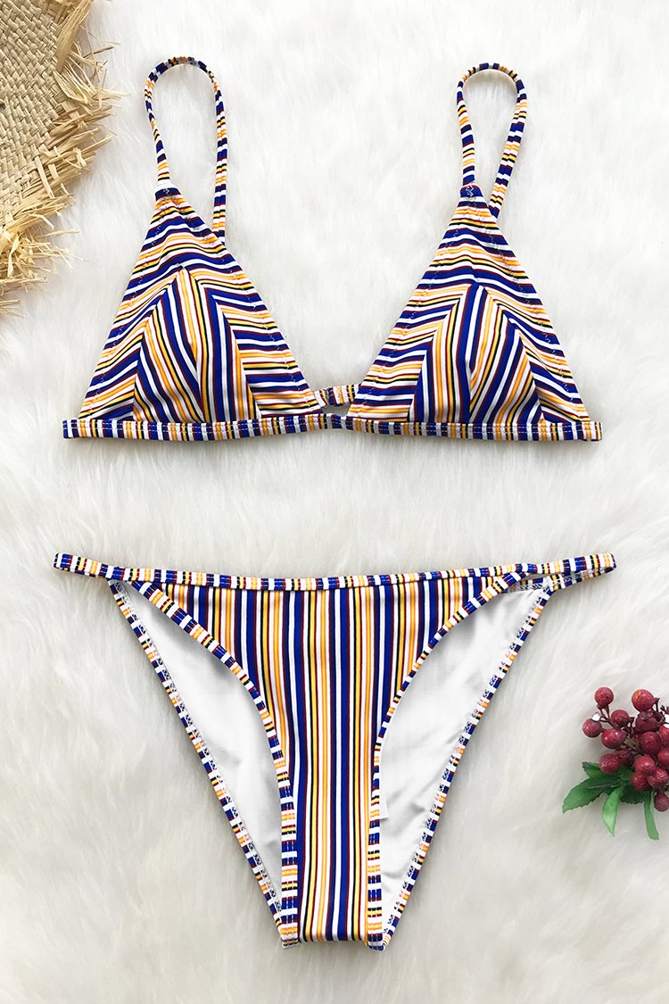 Gewöhnliche Welt Streifen Triangel Bikini-Cupshe Deutschland